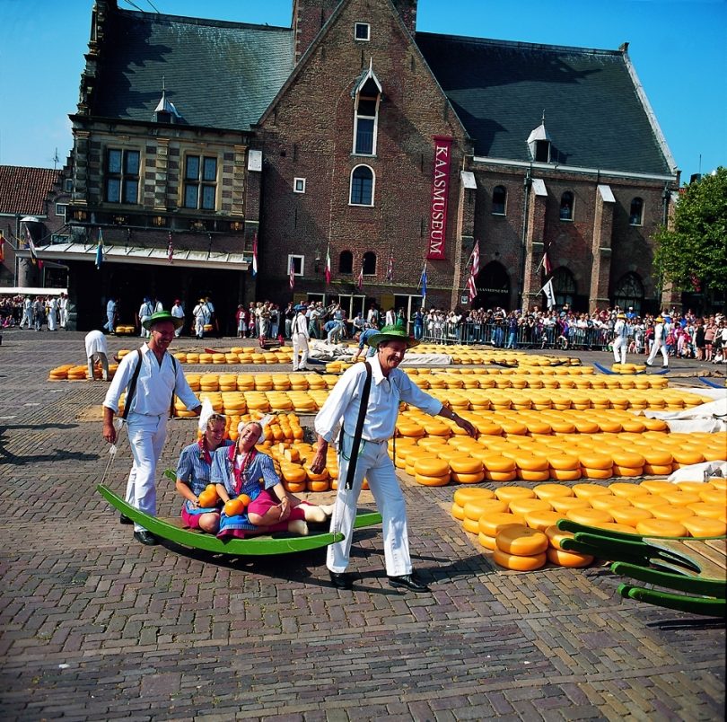 Mercado de queijos na Holanda > Conexão Amsterdam